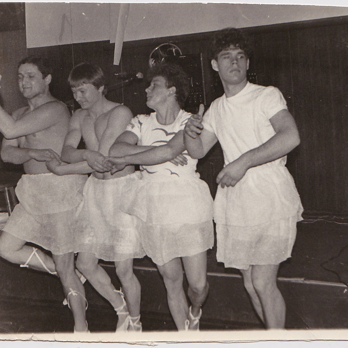 Men in Rows – Homobilia