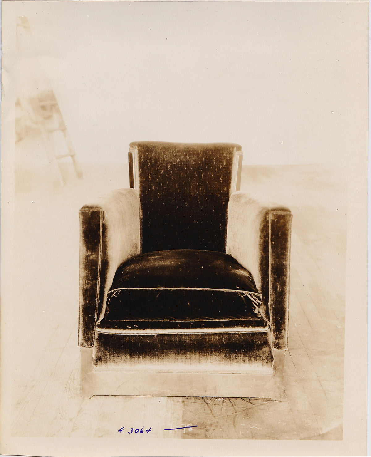 Altman Collection: Upholstered Lounge Chair – Homobilia